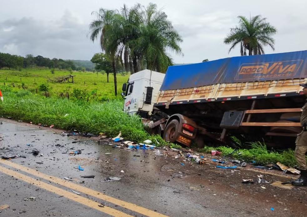 Acidente entre caminhão e caminhonete deixa uma pessoa morta e outra ferida na TO-080 | Daqui
